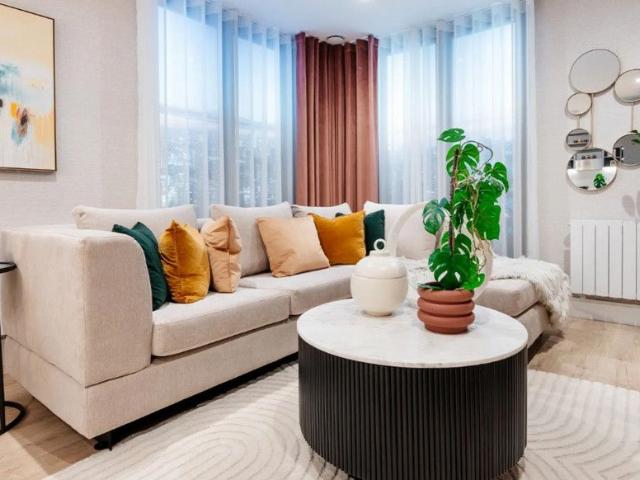 Redwood Tower, West Ham E16, 2 bed flat to rent, £2,500 pcm | PrimeLocation