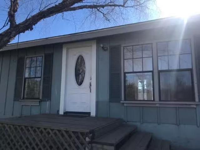Redwood Valley Farm Home 3/2, 1300sqft Pets Ok! 1810 Peterson.