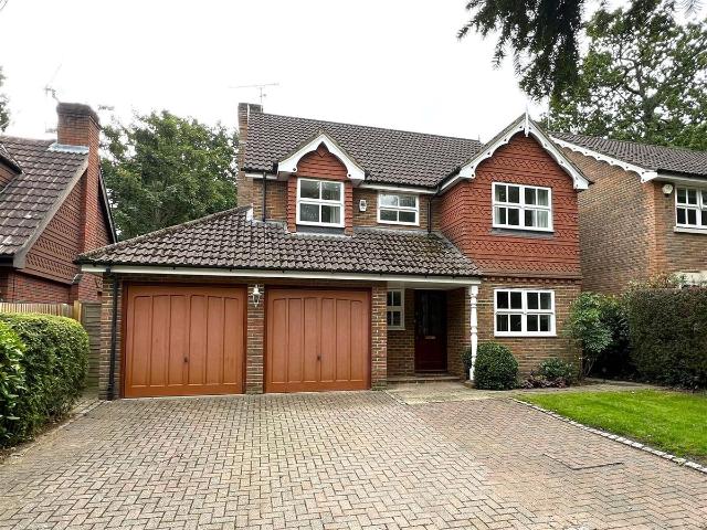 Redwood Walk, Surrey KT6, 4 bed detached house to rent, £4,000 pcm | PrimeLocation