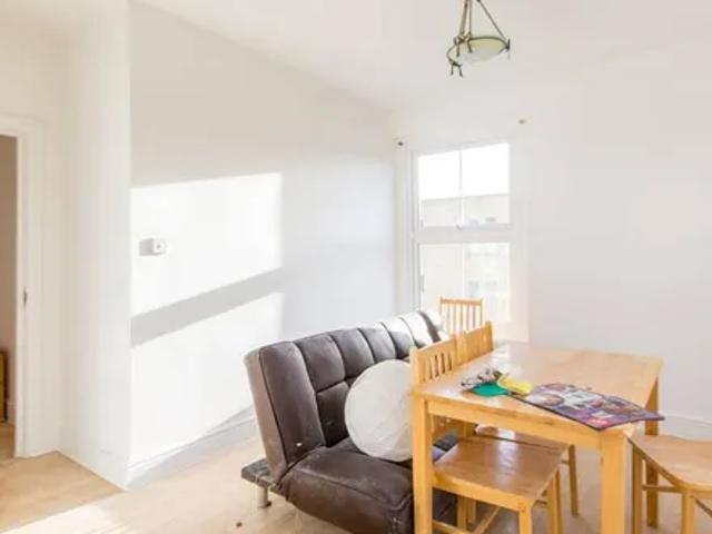 Red, 136 Fonthill Road, London, N4 3HH, United Kingdom | 1 bed apartment for rent #139404637 | Rentberry