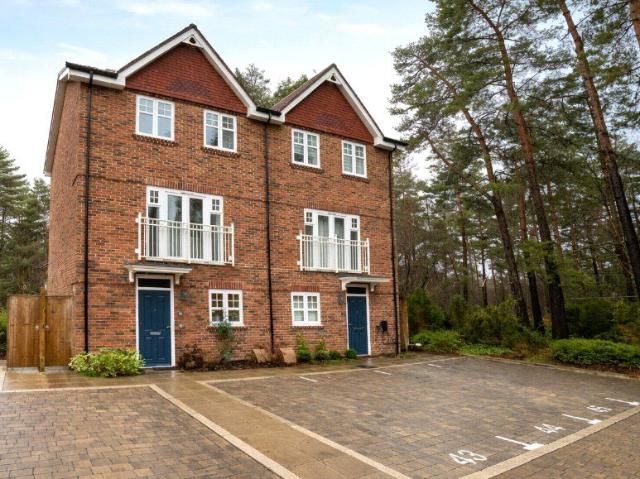 Red Cedar Avenue, Fleet, Hampshire GU51, 5 bed end terrace house to rent, £3,000 pcm | PrimeLocation
