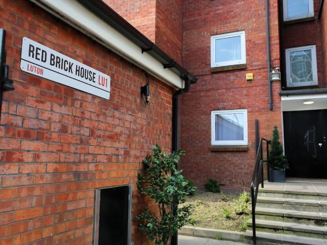 Red Brick House, 1 Lea Road, Luton, Bedfordshire LU1, Room to rent, £595 pcm | PrimeLocation