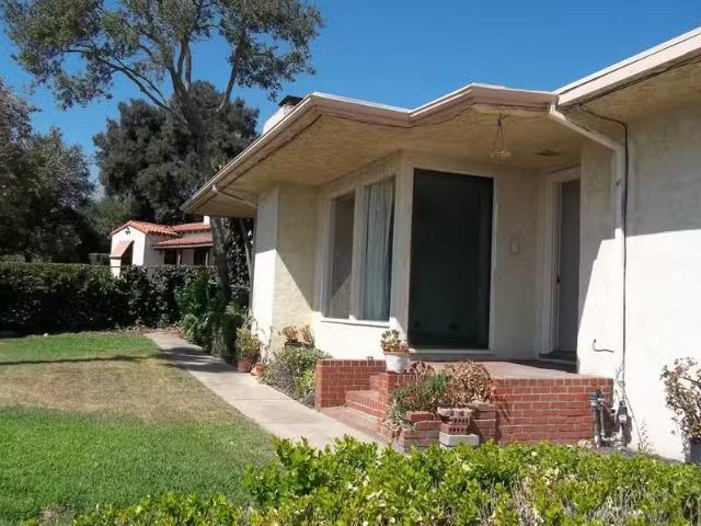 Red Hill Rare find 2 Bedroom house with large bonus room.
