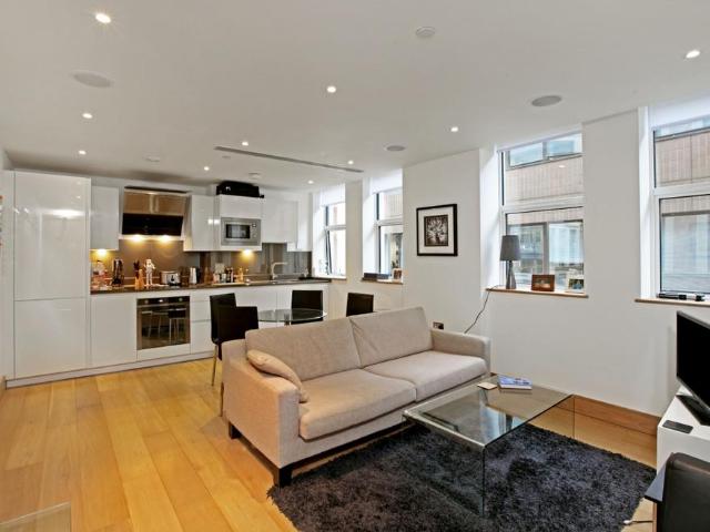 Red Lion Court London EC4A 1 bed flat to rent £2,700 pcm £623 pw