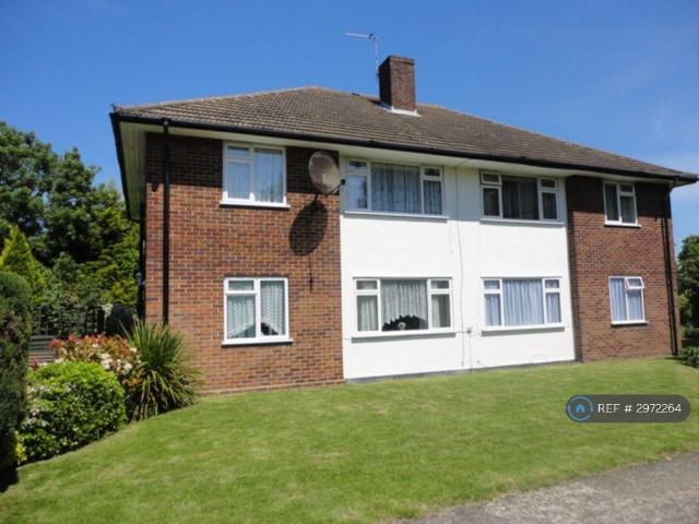 Red Lion Close, Orpington, BR5 3 bed maisonette to rent £1,795 pcm £414 pw