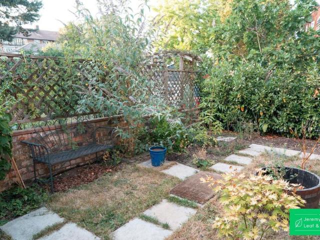 Red Lion Hill, East Finchley, N2 2 bed cottage to rent £2,300 pcm £531 pw