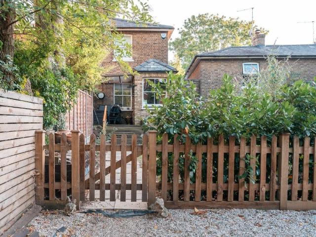 Red Lion Hill, East Finchley N2, 2 bed cottage to rent, £2,300 pcm | PrimeLocation
