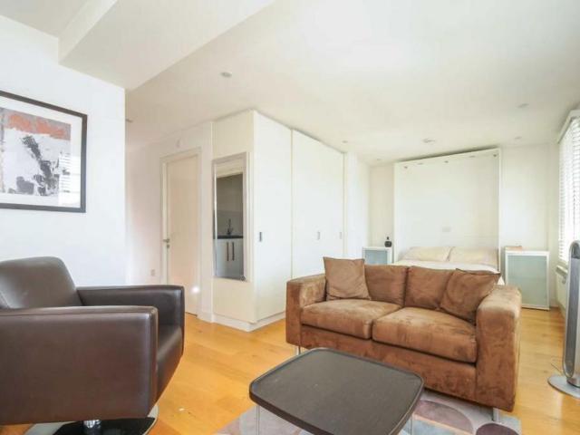 Red Lion Street, Richmond TW9 Studio to rent £1,450 pcm £335 pw
