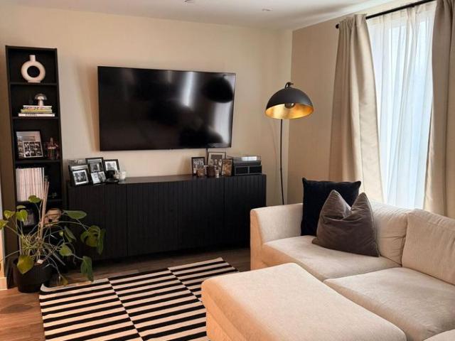 Red, Media City UK, Salford, Greater Manchester M50, 2 bed flat to rent, £1,600 pcm | PrimeLocation