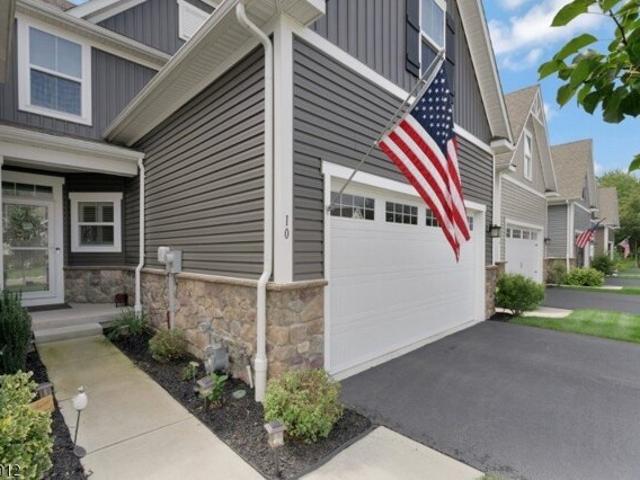 Red Shoulder Ln, Washington Township, Condo For Sale
