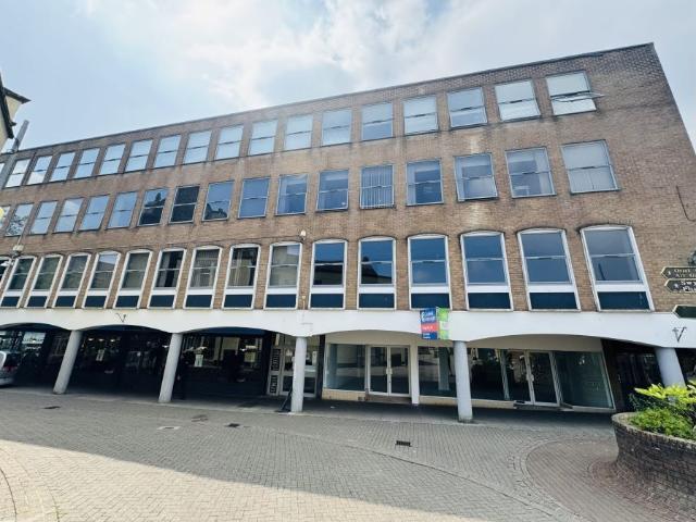 Red Street, Carmarthen SA31, 2 bed flat to rent, £795 pcm | PrimeLocation