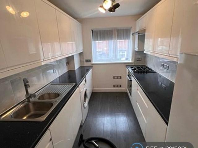 Red Willow, Harlow, CM19 1 bed flat to rent £1,050 pcm £242 pw
