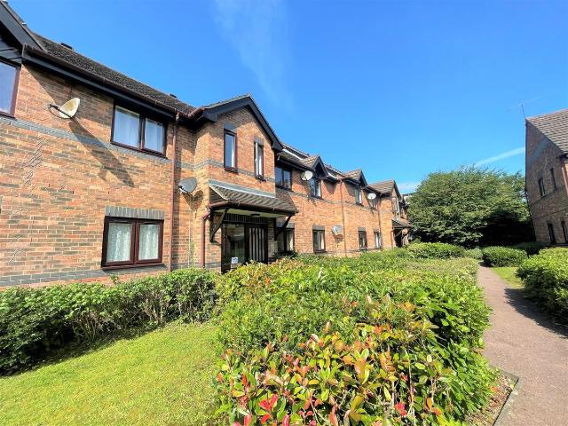 Redan Road, Aldershot GU12, 2 bed flat to rent, £1,300 pcm | PrimeLocation