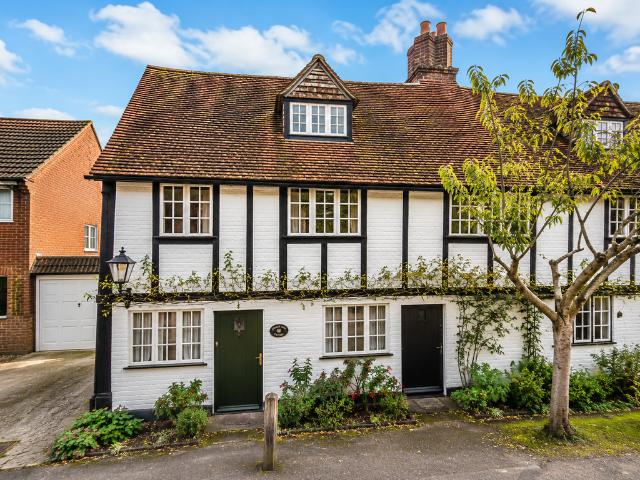 Redbourn, St. Albans AL3 3 bed cottage to rent £2,900 pcm £669 pw