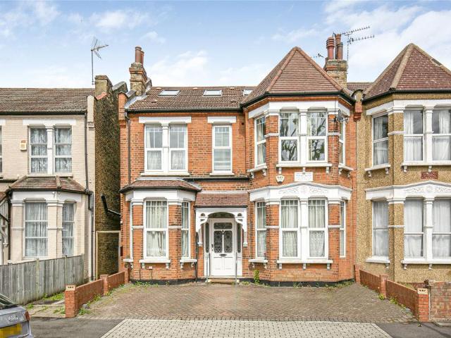 Redbourne Avenue, Finchley, N3 4 bed apartment to rent £3,000 pcm £692 pw