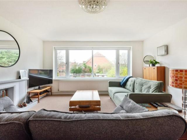 Redbourne Avenue, London N3, 2 bed flat to rent, £2,100 pcm | PrimeLocation