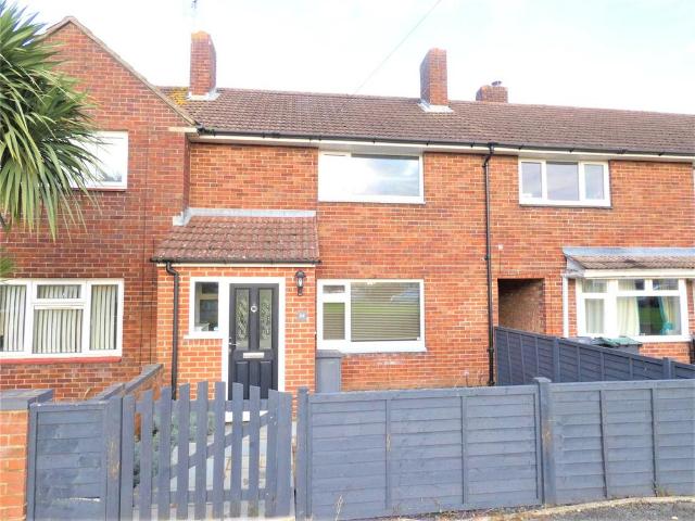 Redbridge Grove, Havant, Hampshire, PO9 2 bed terraced house to rent £1,295 pcm £299 pw