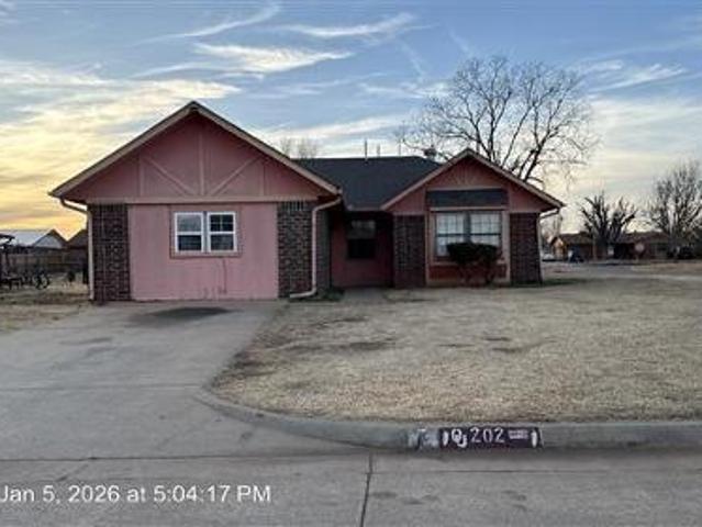 Redbud Dr
