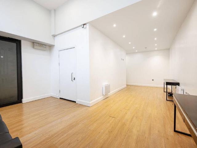 Redchurch Street, E2, Shoreditch. 1 bed flat to rent £2,250 pcm £519 pw