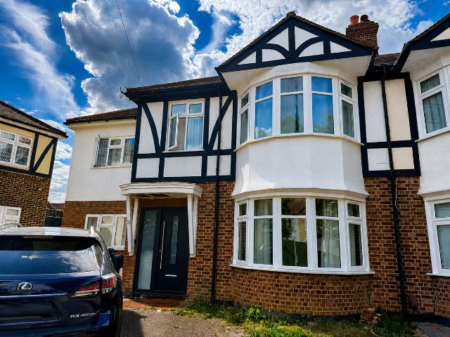 Redclose Avenue, Morden SM4, 1 bed flat to rent, £1,500 pcm | PrimeLocation