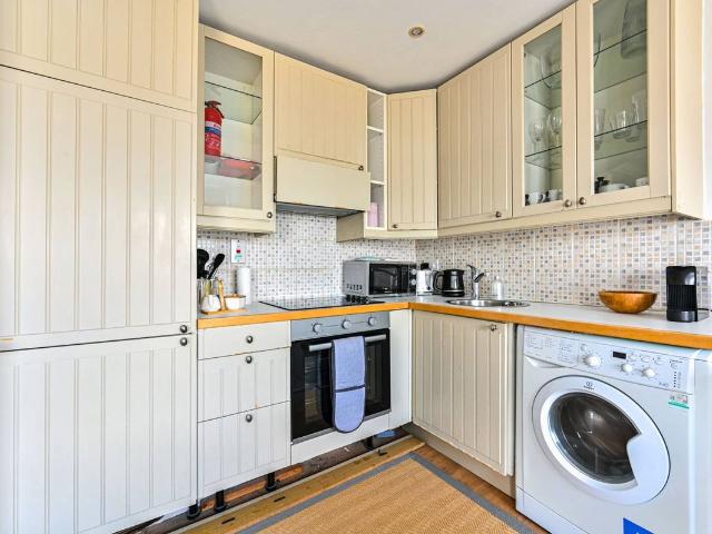 Redcliffe Gardens, Chelsea, London SW10, 2 bed flat to rent, £4,312 pcm | PrimeLocation