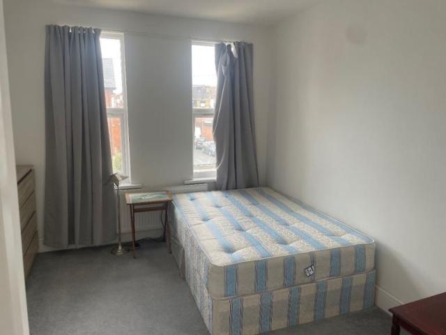 Redcliffe Gardens, Ilford IG1, Room to rent, £700 pcm | PrimeLocation