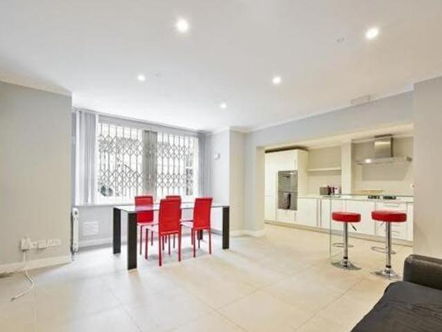 Redcliffe Gardens, London, 2 Bedroom Flat