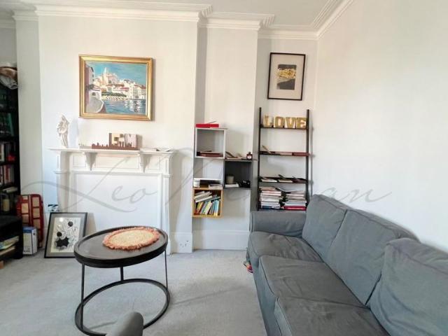 Redcliffe Gardens, London, SW5 5 bed flat to rent £6,000 pcm £1,385 pw