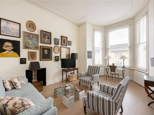 Redcliffe Square, London, SW10 1 bed apartment to rent £3,358 pcm £775 pw