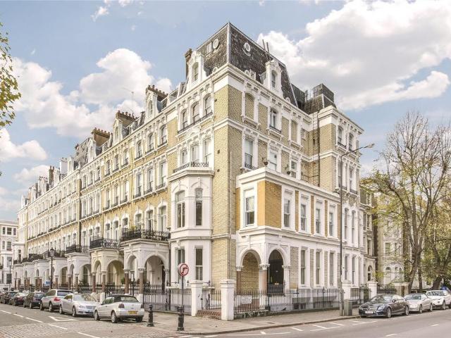 Redcliffe Square, London, SW10 1 bed terraced house to rent £2,860 pcm £660 pw