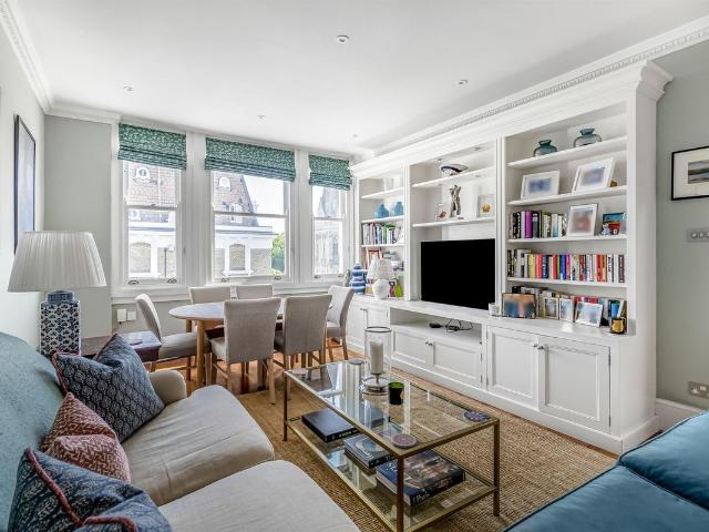 Redcliffe Square SW10, 2 bed flat to rent, £3,683 pcm | PrimeLocation