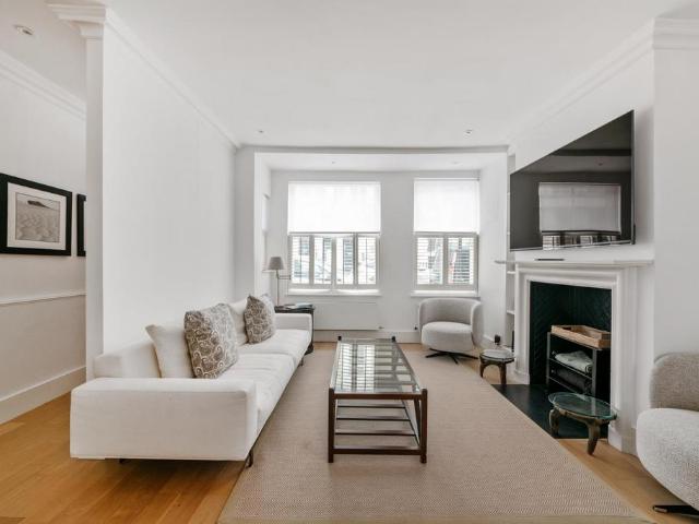 Redcliffe Road, London SW10 3 bed terraced house to rent £13,000 pcm £3,000 pw