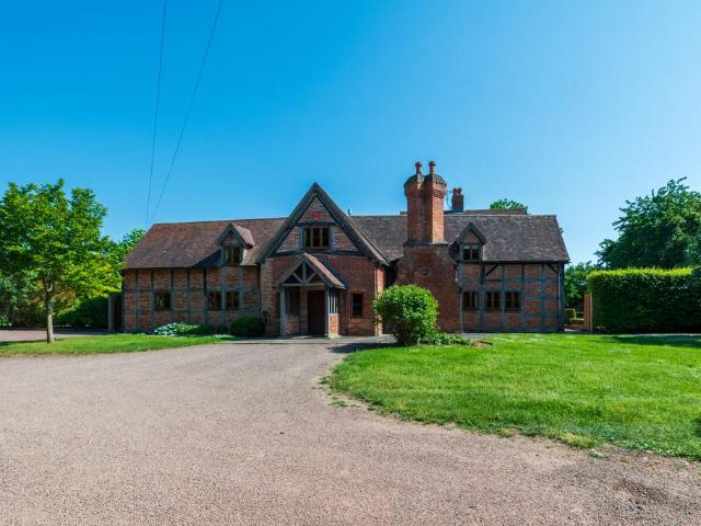 Redditch, Worcestershire 6 bed detached house to rent £4,000 pcm £923 pw