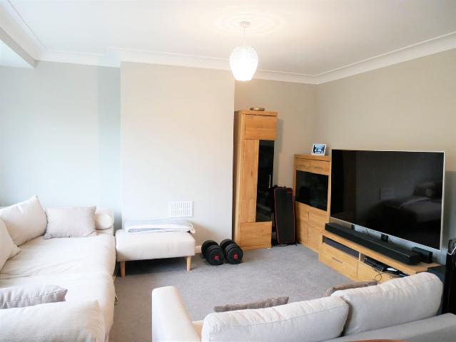 Redesdale Gardens, Isleworth TW7, 2 bed flat to rent, £1,750 pcm | PrimeLocation