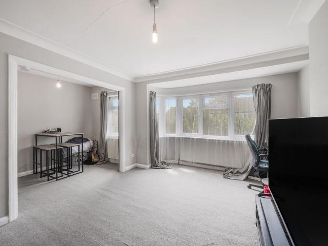 Redesdale Gardens, Isleworth TW7, 2 bed flat to rent, £1,750 pcm | PrimeLocation