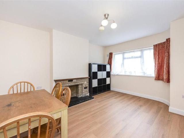 Redesdale Gardens, Isleworth, TW7 2 bed flat to rent £1,700 pcm £392 pw