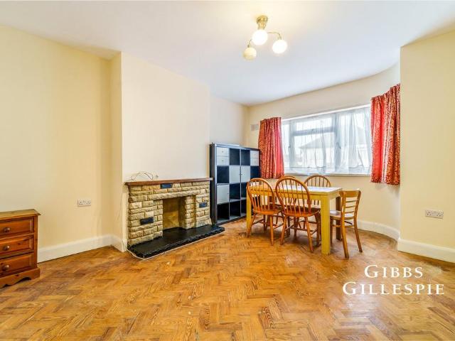 Redesdale Gardens, Isleworth, TW7 2 bed flat to rent £1,700 pcm £392 pw