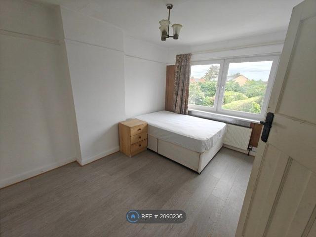 Redfern Avenue, Hounslow TW4, Room to rent, £650 pcm | PrimeLocation