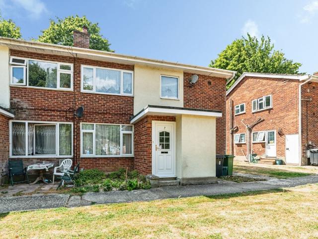 Redfield Court, Newbury RG14, 2 bed flat to rent, £1,150 pcm | PrimeLocation