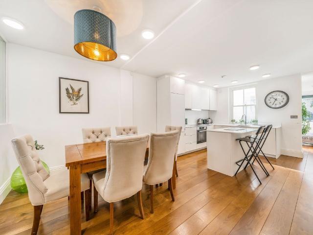 Redfield Lane, Earls Court SW5, 3 bed flat to rent, £5,500 pcm | PrimeLocation