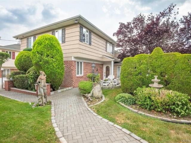 Redfield St, Douglaston, Home For Sale