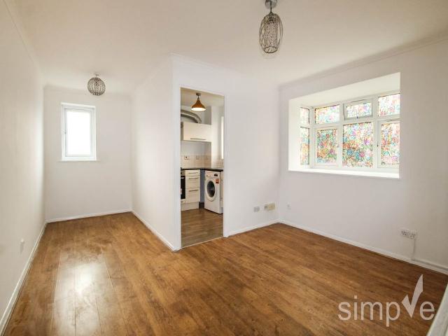 Redford Close, Feltham, Middlesex TW13, 1 bed flat to rent, £1,200 pcm | PrimeLocation