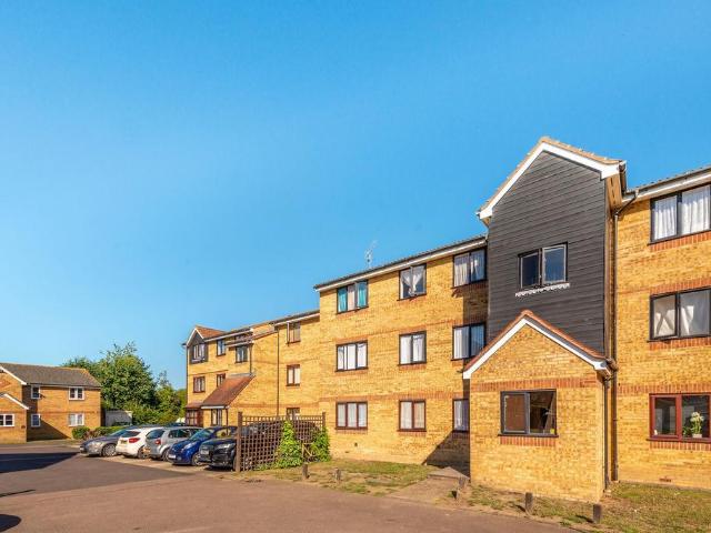 Redford Close, Feltham, TW13 1 bed flat to rent £1,325 pcm £306 pw