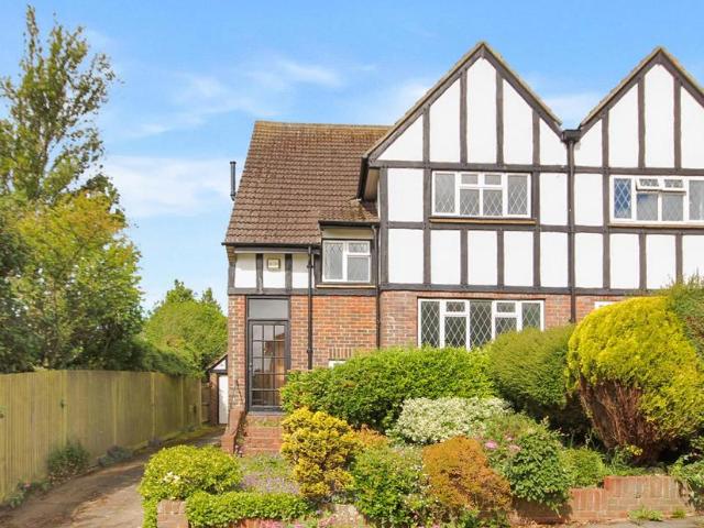 Redhill Close, Brighton 3 bed semi detached house to rent £1,995 pcm £460 pw