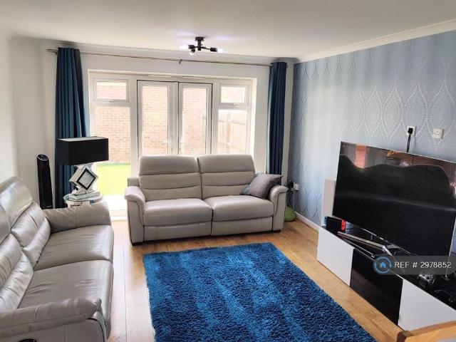 Redhouse Way, Swindon, SN25 4 bed detached house to rent £1,850 pcm £427 pw