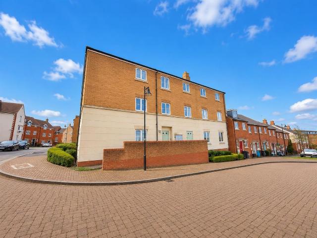 Redhouse, North Swindon SN25, 2 bed flat to rent, £925 pcm | PrimeLocation