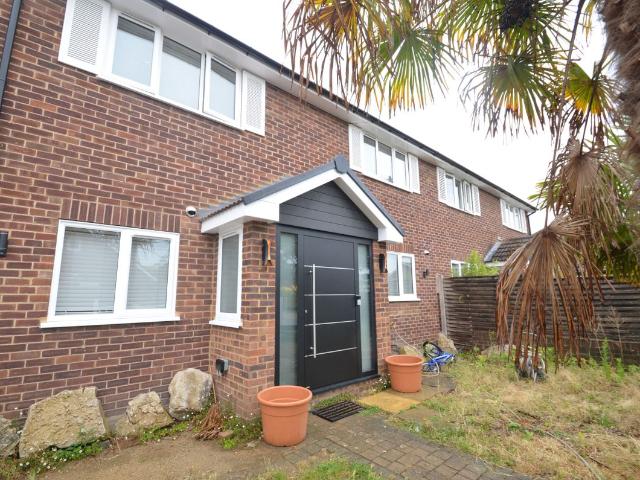 Redland Gardens, West Molesey KT8, Studio to rent, £2,000 pcm | PrimeLocation