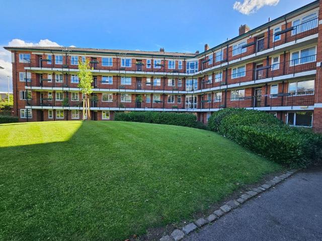Redmires Court, Eccles New Road, Salford 2 bed apartment to rent £1,150 pcm £265 pw