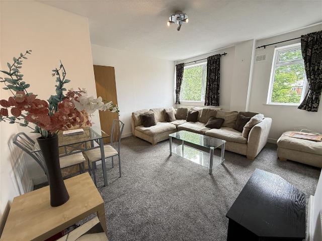 Redmires Court, St James` Park, Eccles New Road M5, 2 bed flat to rent, £1,050 pcm | PrimeLocation
