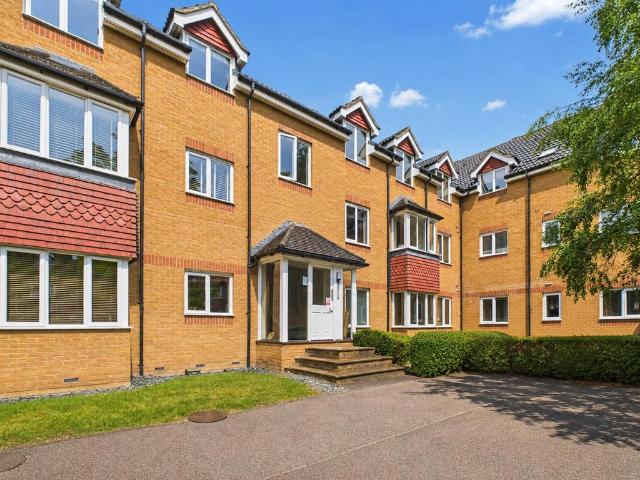 Redoubt Close, Hertfordshire SG4 1 bed flat to rent £1,000 pcm £231 pw